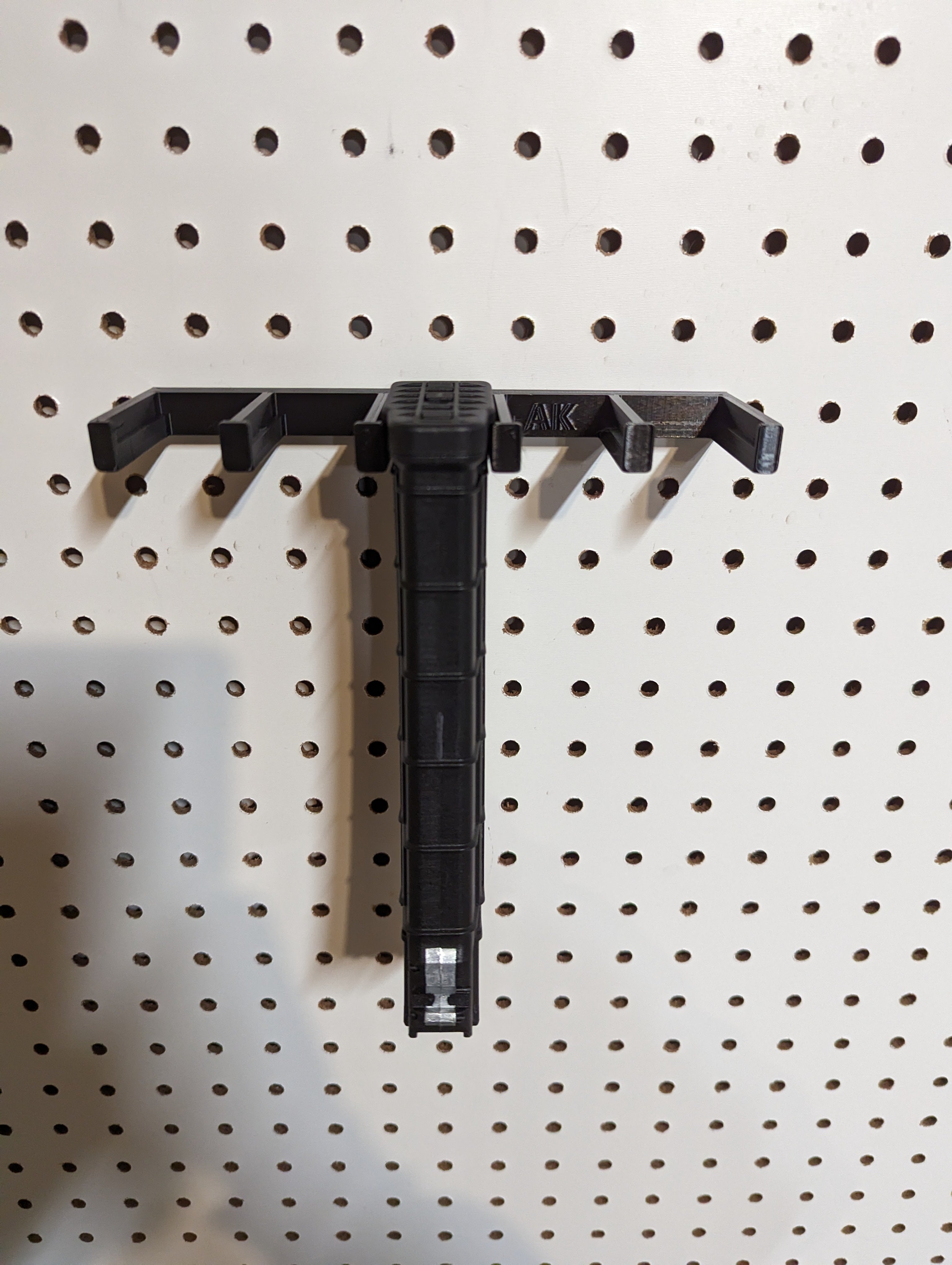 Pegboard / IKEA Skadis / Wall Control / Vaultek / SecureWall - Magazin ...